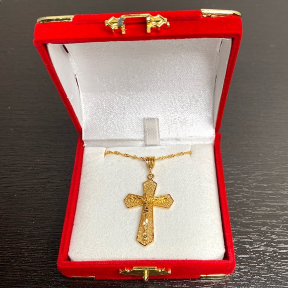 Jewelry | New 21k Gold Vermeil Celtic Link Leaf Crucifix Cross Necklace ...
